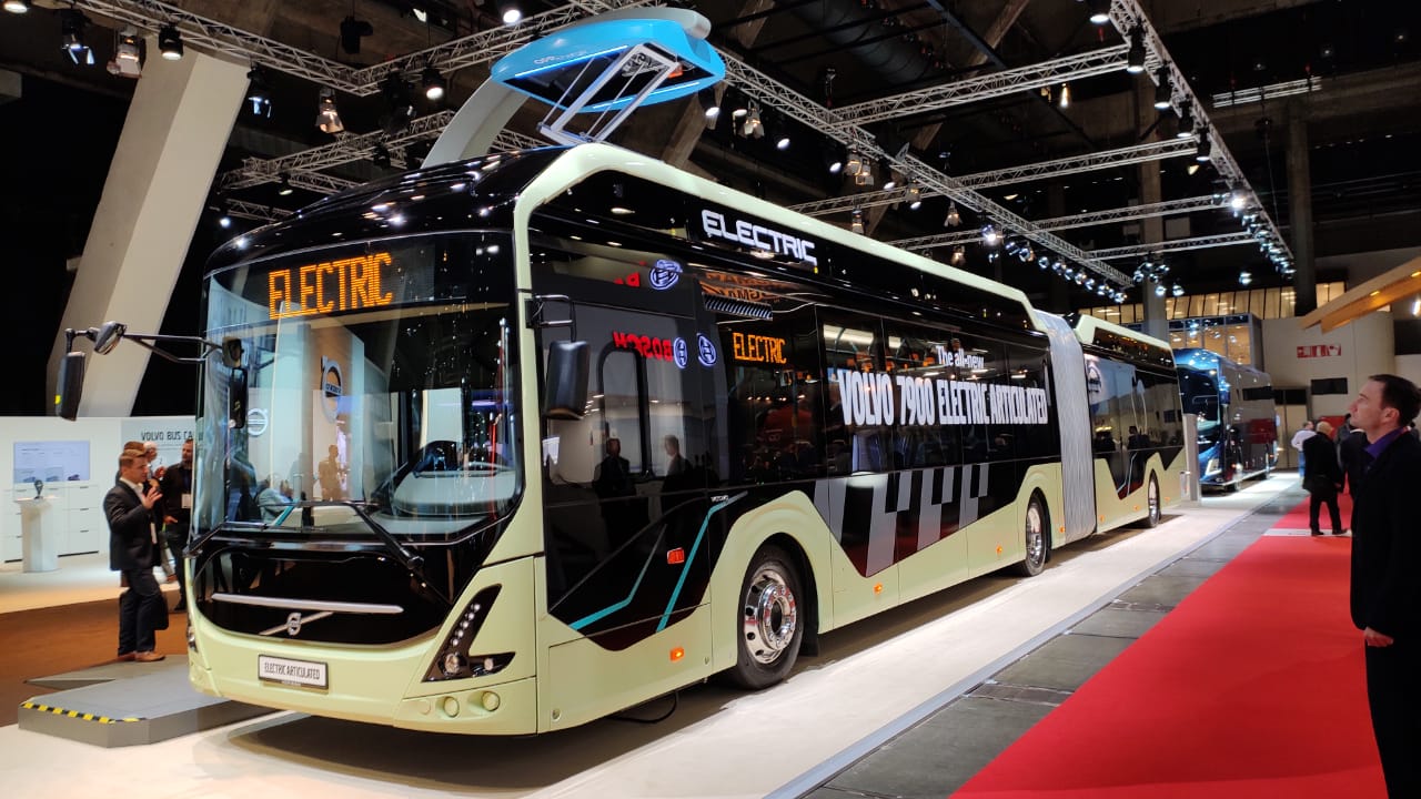 World Premiere Of Volvo s New Electric Articulated Bus