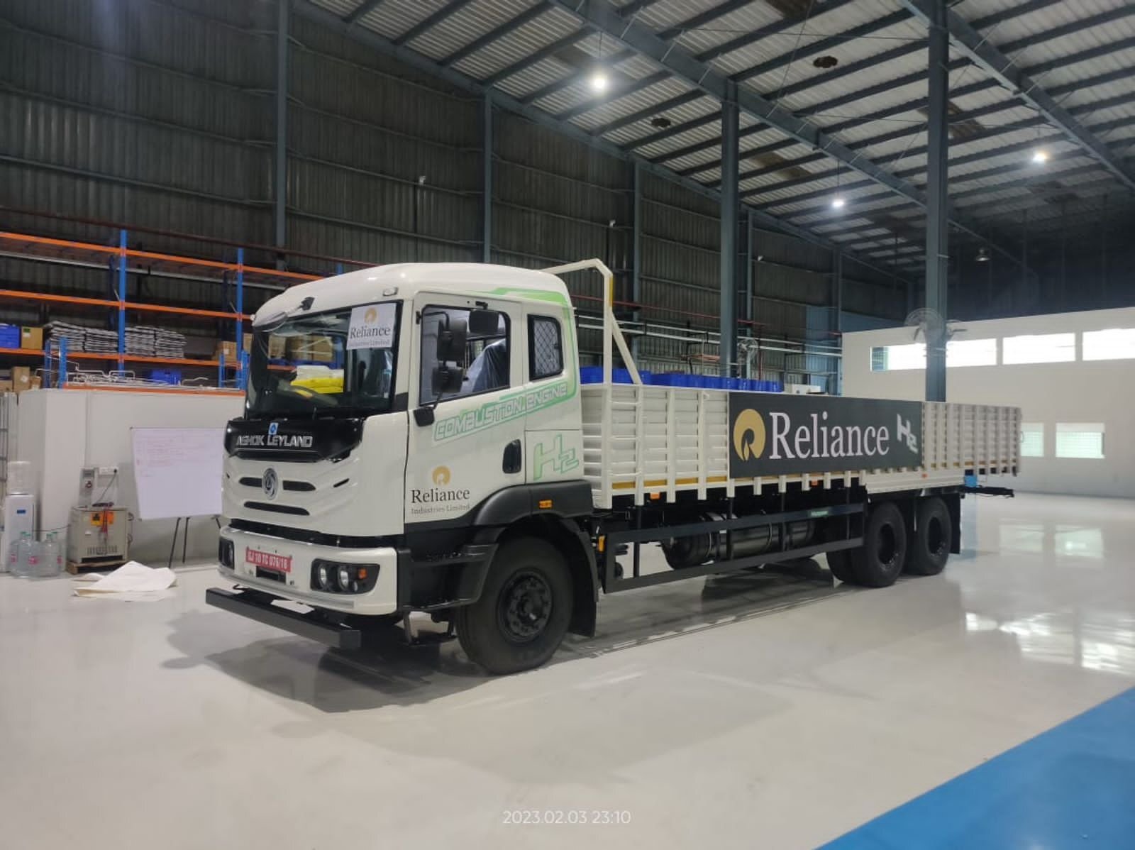 RIL & Ashok Leyland unveil H2-ICE powered heavy duty truck – Motorindia