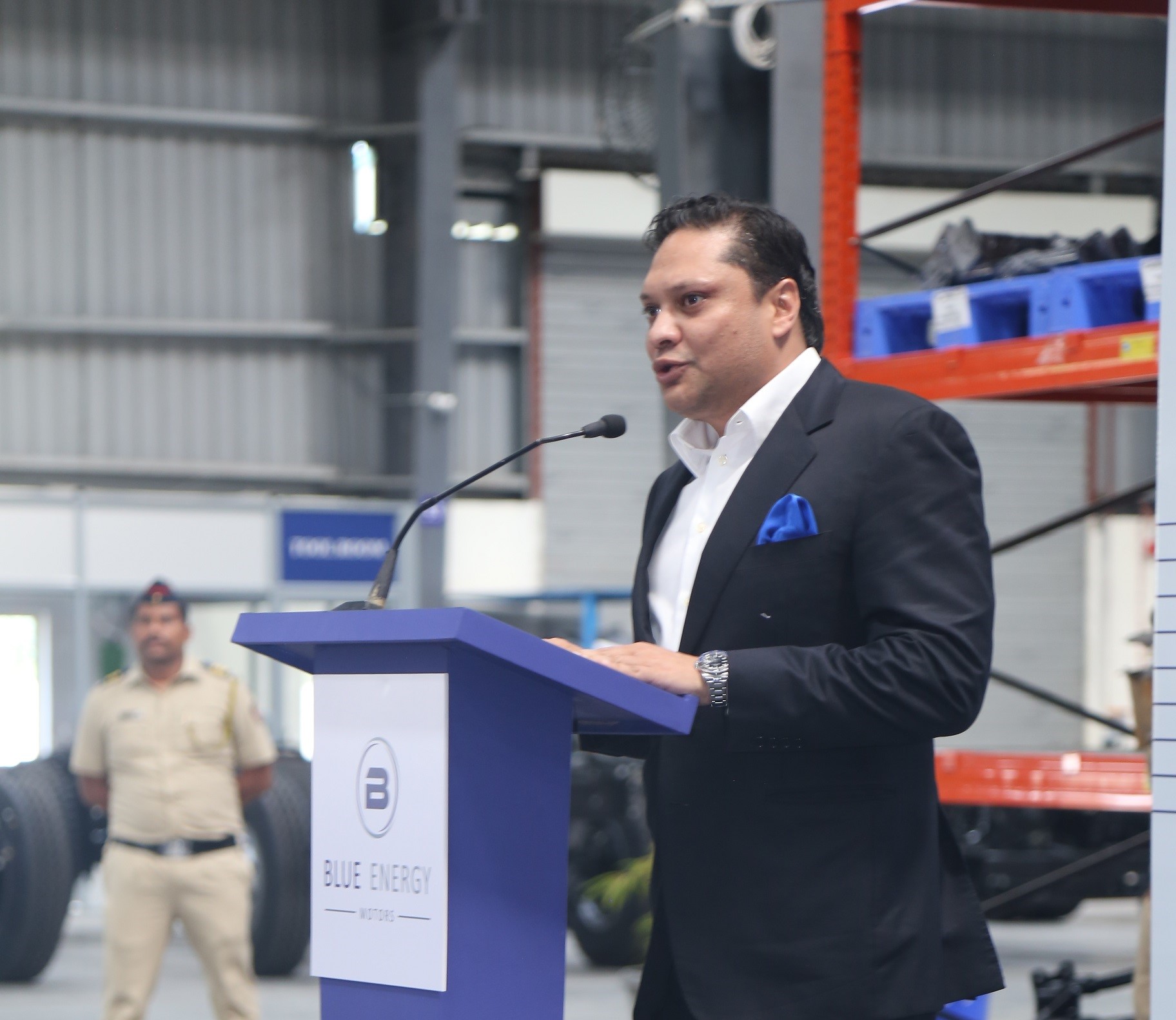 Blue Energy Motors wins order for 100 LNG trucks from CONCOR – Motorindia