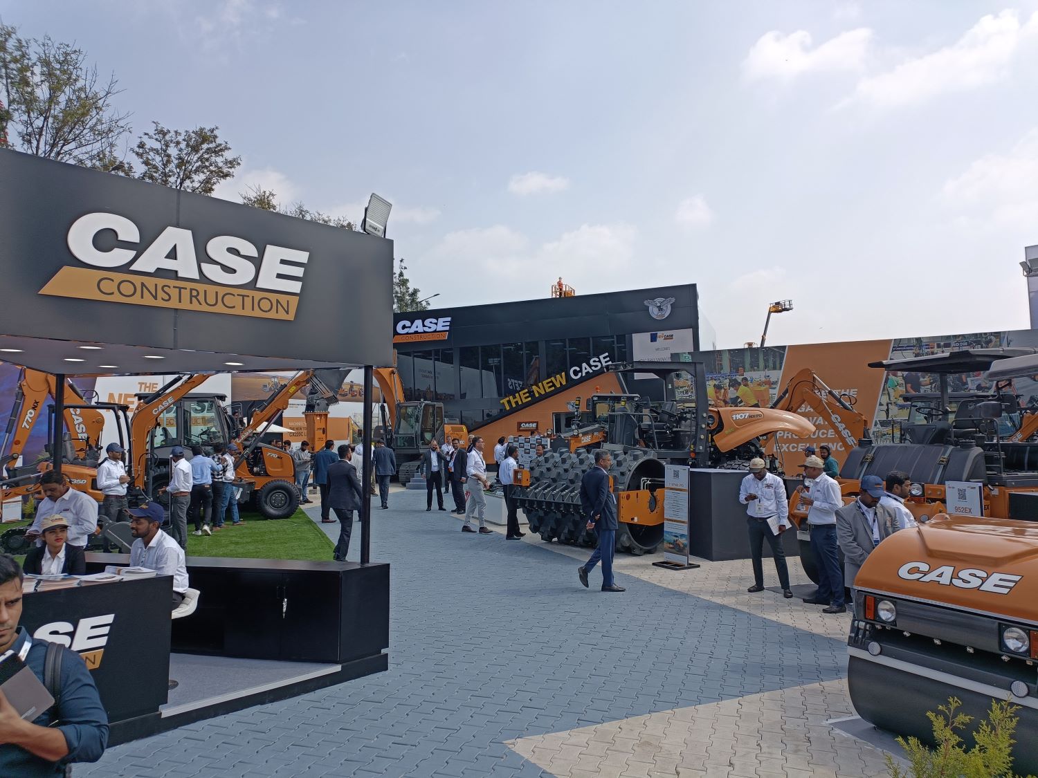 CASE unveils Bharat Stage V compliant Loader Backhoes and Compactors ...