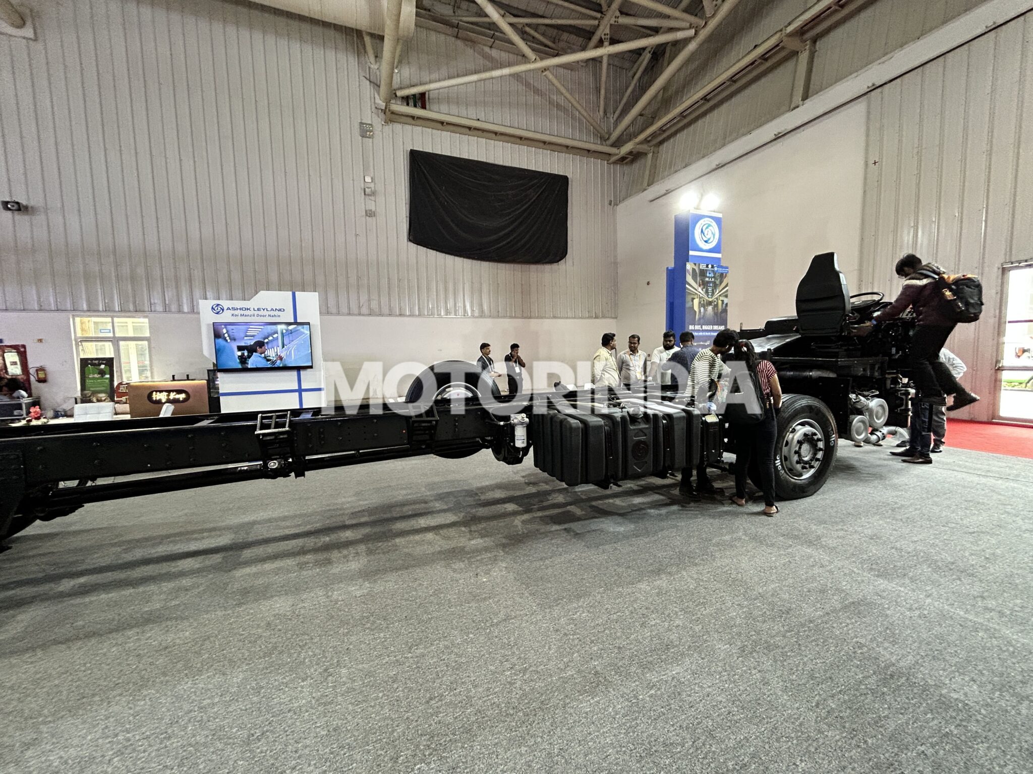 Ashok Leyland unveils GARUD 15m Bus Chassis at Prawaas 4.0 – Motorindia