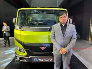 Montra Electric Unveils EVIATOR eSCV and Super Cargo e-3W – Motorindia