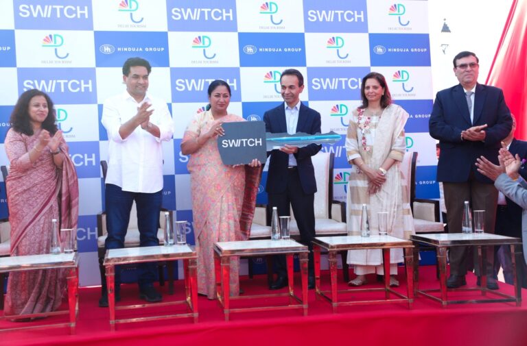 Switch Mobility delivers first electric double-decker bus in New Delhi ...